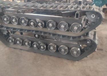 China Diesel Engine Crawler Track Undercarriage 0-5 km/h Custom Loading Capacity for Rigs for sale