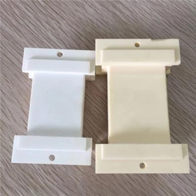 China High Hardness Low Density Alumina Ceramic Plate 99% 1700C for sale