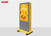 China 50” 1920x1080 Waterproof Ip65 Electronic Advertising Display Screen For Building Projector for sale