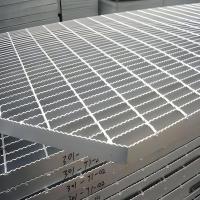 China Anti-Slip Serrated Galvanized Drainage Covers 32*5mm Metal Building Construction Materials Steel Grating for sale