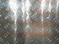 China 1050 1060 1100 3003 3105 5052 Anti-Slippy 3 Bar Embossed Aluminum Checkered Tread Plate Sheet for sale