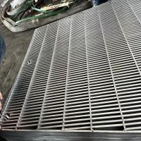 China Custom Galvanized Steel Metal Walkway Grating in 150mm*1550mm Measurements for sale