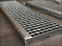 China Custom Non-Slip Aluminum Checkered Diamond Stair Tread Grating 150mm*1550mm for sale