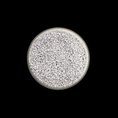 China Polymer Compound White Plastic Masterbatch Pellets For Blown Film for sale