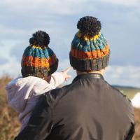 China Personalized Father Son Beanie Hats Matching Winter Hat Acrylic 22x33cm Custom Logo for sale