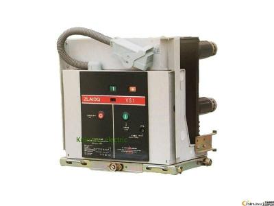 China Solid Sealed Pole Vacuum VCB Circuit Breaker 12KV For Transformer Substation for sale