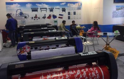 China 1.2M Colored Printer Plotter Vinyl Cutter with 1000mm/s Speed and 800g Cutting Force for Professional Sign Making for sale