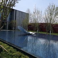 China Large Stainless Steel Sculpture Modern Metal Art for Outdoor Pool Decor Made by Welding for sale