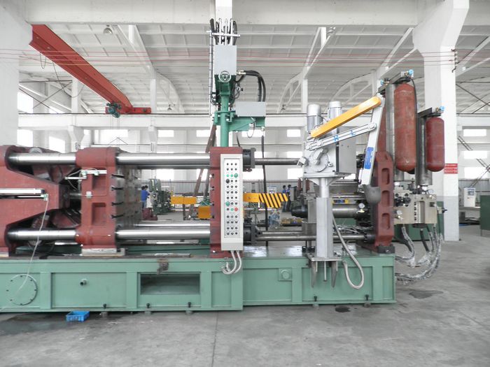 Automatic ladling machine & Spraying Machine Automatic ladling machine & Spraying Machine