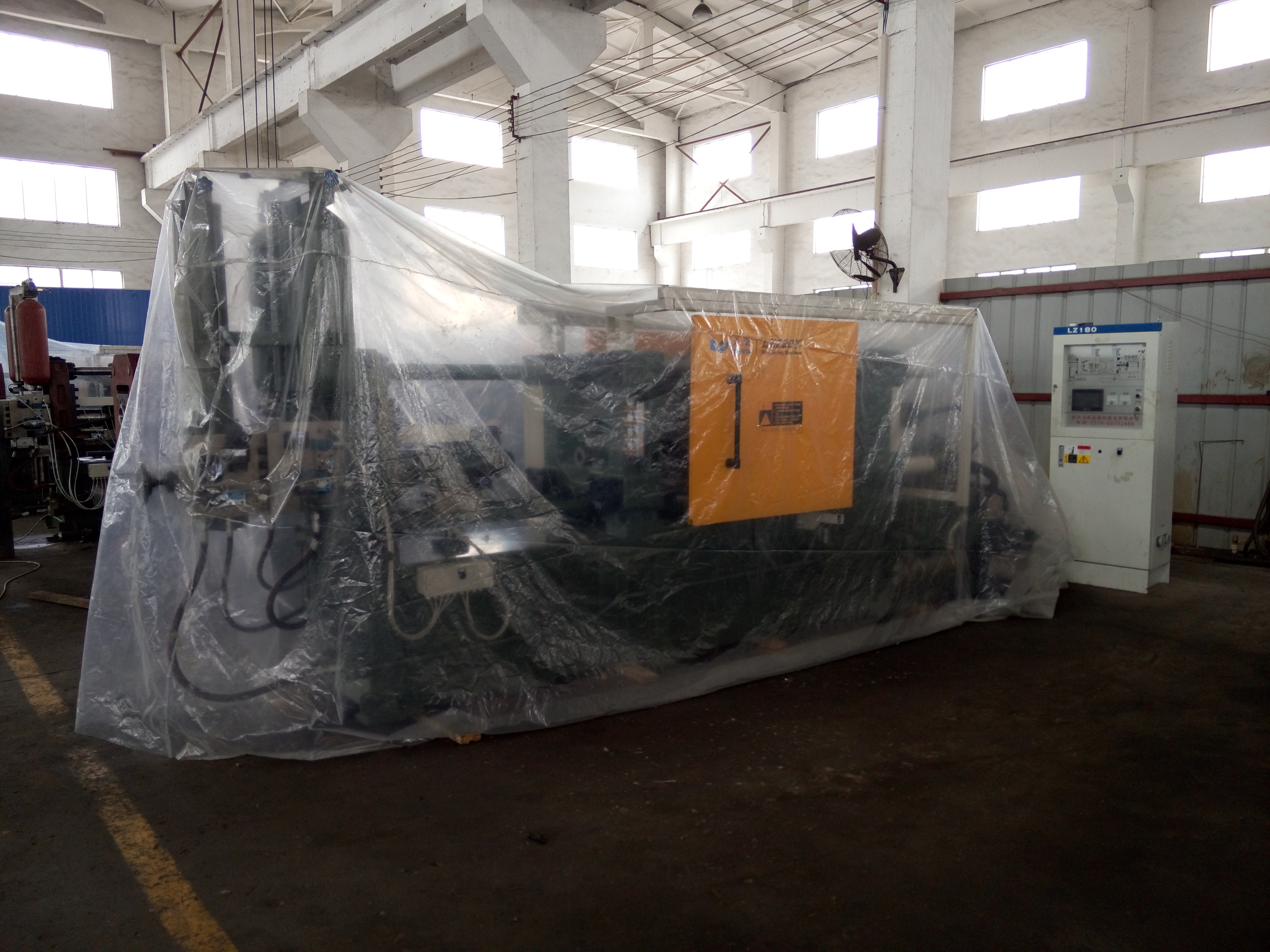 Horizontal high pressure die caster