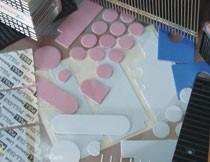 China Pink 3.0 W/mK Thermal Gap Filler G579 2.10 g/cc High Tack Surface Reduces Contact Resistance for sale