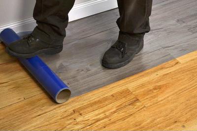 China 1.2m x 0.05mm Transparent PE Temporary Floor Protection Film Heat Resistant No Glue Residue for sale