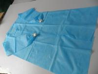 China Polypropylene Disposable Lab Coat With Knitted Cuff And Button Blue Or White Color for sale
