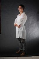 China Long Sleeve PP Disposable Lab Coats Medical Gowns Fluid Resistant Single Use for sale
