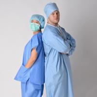 China Nonwoven Disposable Scrub Suits for Patient Doctors Nuser With Short Sleeve for sale