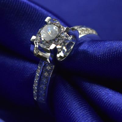 China 6.7G Weight Moissanite Jewelry Ring With VVS Clarity 1ct Super White Diamond for sale