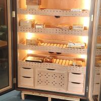 China Dual Door Solid Wood Frame Cabinet Cigar Cooler Humidifier With LED Lighting for sale