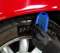 China Car Tires Waxed and Oiled Sponge Interior Corners Waxed Sponge Car Sponges Brush with Lids for sale