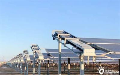 China Single Axis Photovoltaic Tracking System with Self-Cleaning - ±60° Range, 42m/s Wind Resistance, 20-30% Higher Output for sale