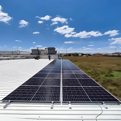 China Multi-Scenario Adaptive Rooftop Solar Mounting System 25-Year Life Flat Roof Silver for sale