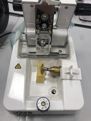 China Shiny Silver Auto Lens Grooving Machine for CR39 Lenses - 0.65mm Groove Width, 28-70mm Lens Diameter for sale