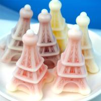 China Eiffel Tower Shaped Wax Bottle Candy with Fruity Liquid Center and Customizable Flavors in Chewable Wax Shell for sale