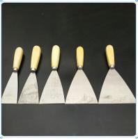 China Professional Wooden Handle Putty Scraper Knife 0.7mm Blade Thickness for Smooth Application for sale