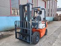 China Duplex 3m Mast 2Ton Diesel Lift Truck Chinese Engine Side Shifter Yellow Color for sale