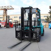 China 3000kgs 4 Wheel Drive All Terrain Forklift Chinese Engine for sale