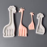 China Giraffe Cake Mold Eco-Friendly Silicone Baking Tool with Care Instructions and Different Sizes for sale