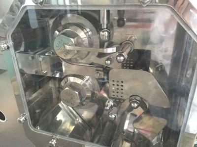 China Roller Compactor Dry Powder Granulator Machine SS 304 Material for sale