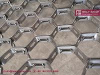 China 304H Stainless Steel Hexmesh with Bonding Holes 25mm Height 2mm Thick for Refractory Linings for sale