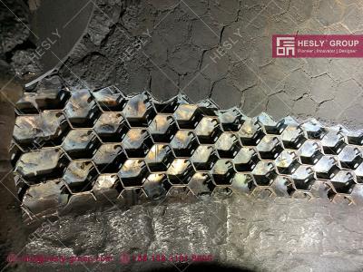 China Inconel 800 Hex Metal Mesh 2.0mm Thickness 19mm Height 48mm Opening for Refractory Anchoring for sale