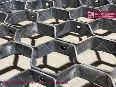 China 20# Hex Mesh for Mining Industry 2.0mm Thickness 19mm Height 50mm Opening Hex Steel Grid for sale