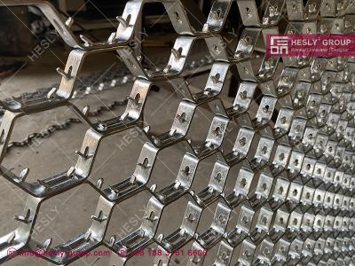 China HESLY JIS 410S Hex Mesh with Protruding Lances 19mm Height 2mm Thick 3x10ft Refractory Lining for sale