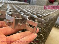 China AISI310S 1in Depth Hexsteel Mesh 2.0mm Thickness 36x120in for Refractory Lining for sale