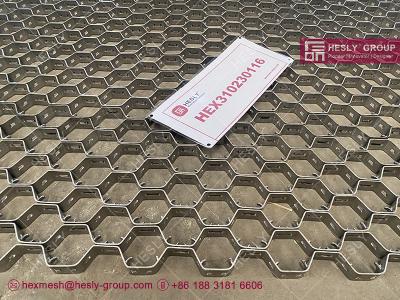 China AISI310S 1in Depth Hexsteel Mesh 2.0mm Thickness 36x120in for Refractory Lining for sale