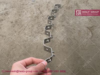 China HESLY 410S Stainless Steel Hexagonal Mesh 10mm Strip 50mm Hole Anti-Abrasive Refractory for sale