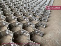 China SUS310S Hexsteel Mesh for Refractory Armouring 1 inch Deep 14 Gauge 2 Inch Hexagonal Hole HESLY for sale
