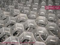China 253MA Hex Metal Mesh 3/4 in Protruding Lances 16ga 0.5x1.0m Refractory Armouring for sale