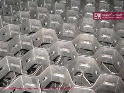 China 253MA Hex Metal Mesh 3/4 in Protruding Lances 16ga 0.5x1.0m Refractory Armouring for sale