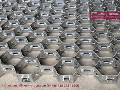 China Z6CNT18.10 Stainless Steel Hexmetal for Refractory Linings 1 inch x 14 Gauge 2 inch Hexagonal Hole Lance Style for sale