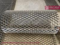 China AISI304 Hex Mesh for Cyclones Lining 2.0mm Strip 20mm Height 50mm Hole 1m x 1m HESLY for sale