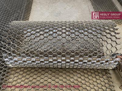 China AISI304 Hex Mesh for Cyclones Lining 2.0mm Strip 20mm Height 50mm Hole 1m x 1m HESLY for sale