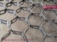 China Stainless Steel 410S Hexmesh with Bonding Hole 19mm Thickness 16ga Strips for Refractory Lining for sale