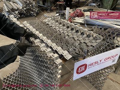 China STS309s Hex Metal Mesh for Chutes and Hoppers 2.0x19mm Bar Strips 48mm Hexagonal 500x1000mm for sale