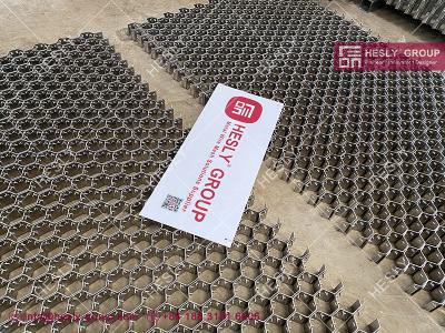 China 06Cr23Ni13 Hexmetal for Duct Linings H30mm 1.85mm Thickness 50mm Hole SS309 Material HESLY Brand for sale