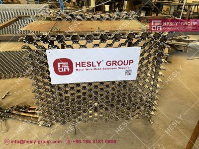 China Stainless Steel 304H Hexmetal Refractory Armour Lining 2.0x40x50mm Hesly for sale