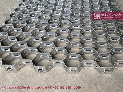 China AISI321 Hex Metal Refractory Linings 19mm Thickness 16ga Strips 2in Hexagonal Mesh HESLY for sale