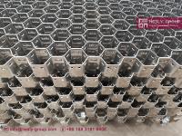 China HESLY Refractory Hexmesh 25mm Depth 14ga Thickness 2in Hexagonal Hole 0.97x2.0m for Flue Gas Lines for sale